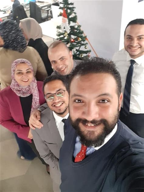 بنكي صور موظفو بنك التنمية الصناعية يحتفلون بالعام الميلادي الجديد
