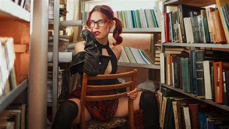 Библиотека и девушка · бесплатная фотография от Mik L картинки и обои на рабочий стол