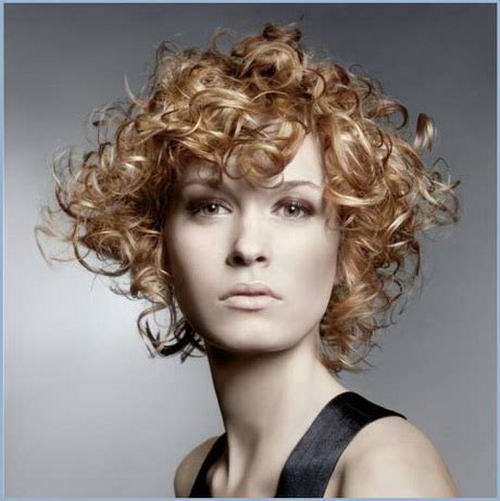 Haarschnitte für lockige haare Schönheit und Stil