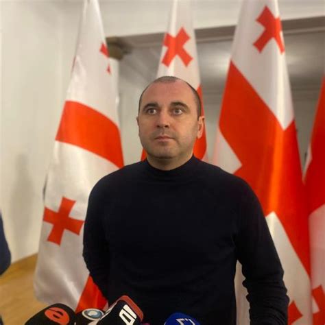 სანიაღვრე სისტემა ვერ ატარებს იმიტომ რომ ყველგან კორპუსებს აკვეხებენ