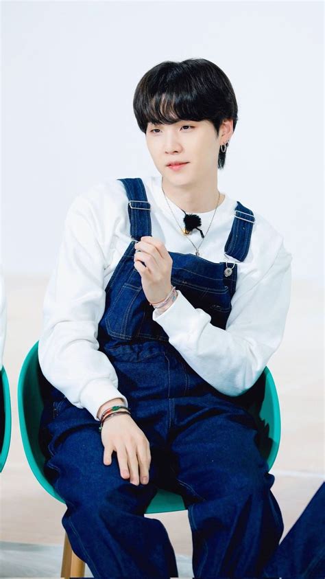 Pin By Chindy Aulia On Favv Run Bts Bts Bts Suga