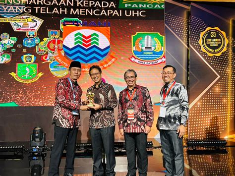 Diserahkan Menkes Budi Sadikin Pemkab Bolsel Terima Uhc Award 2023