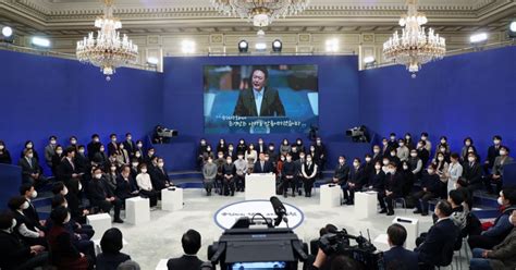 이주호 “2025년부터 디지털 교과서·인공지능 튜터 도입”