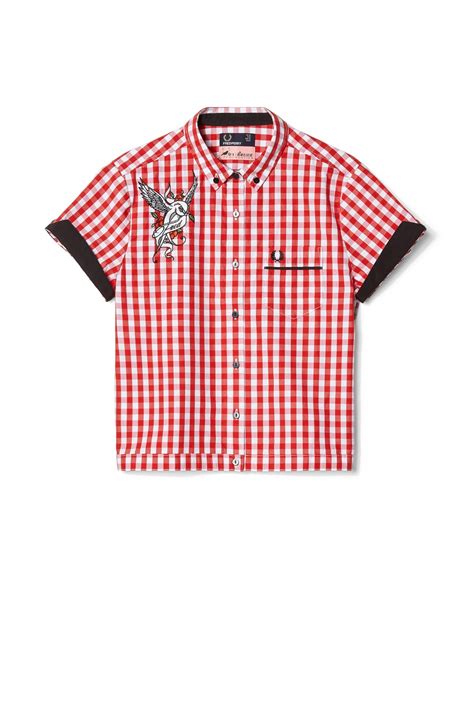 Fred Perry Inspira Se Em Amy Winehouse Movenotícias