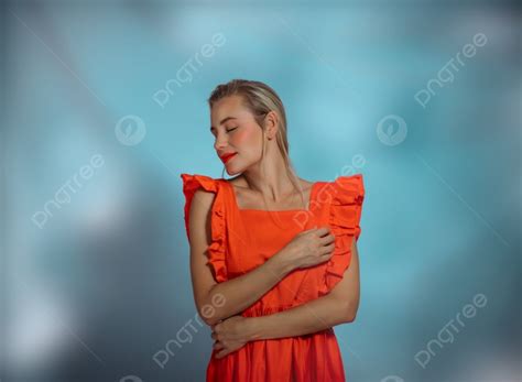 파란색 추상적 인 배경 패션에 고립 된 빨간 드레스를 입고 아름 다운 여자 빨간 드레스에 유행 사진 촬영 아름다운 여자 및 무료 다운로드를위한 그림 Pngtree