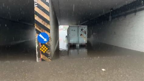 豪雨炸到晚上！基隆雷雨多處淹水 地下道積水20公分貨車拋錨