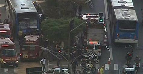 G1 Ônibus Envolvidos Em Acidente Na Zona Sul De Sp Passam Por Perícia
