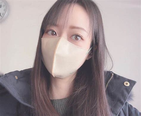 吉山りささんのインスタグラム写真 吉山りさinstagram 「🥶 まだまだ寒い🥹 まだまだダウン みんなは花粉症かな 私は花粉症では