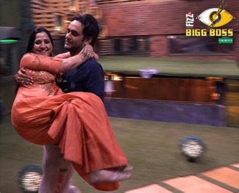 Watch Bigg Boss 14s Arshi Khan Accuses Vikas Gupta Of Ill Treating