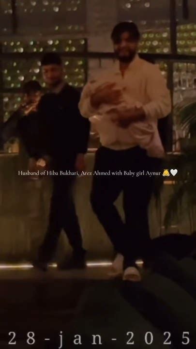 دیکھیے شاپنگ مال میں کیسےاریزاپنی ننھی پری کوسمنبھالتارہاshortvideo