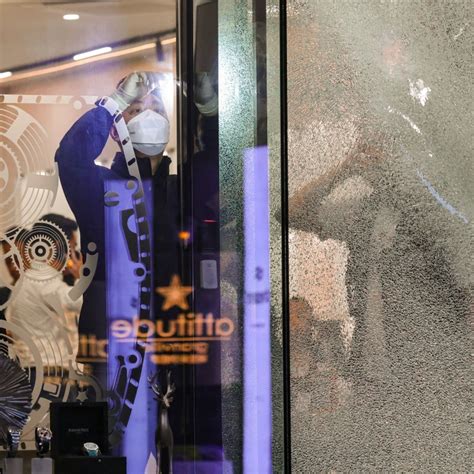 Hong Kong Police Arrest 2 More Suspects Over 37 Second Hk39 Million