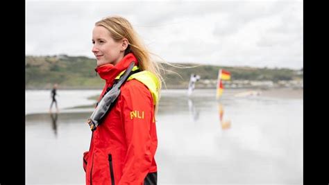 Rnli Lifeguards And Lifeboat Crews Team Up To Rescue Boats In