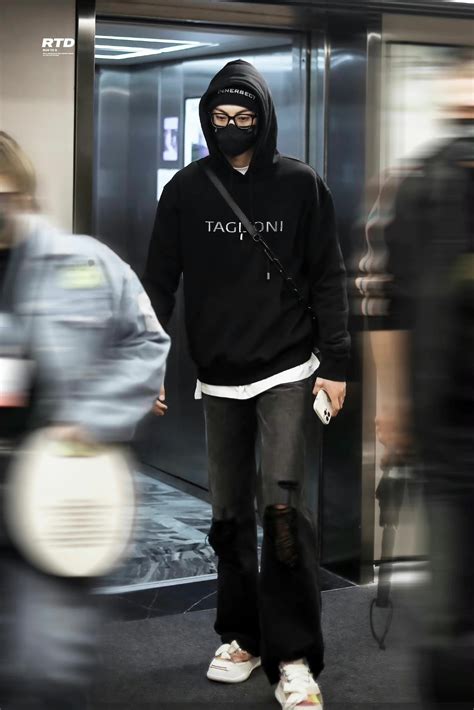 Tèa 🐈‍⬛ On Twitter Dylanwang Today 💼 📍ningbo 王鹤棣 错撩 以爱为营 Onlyforlove 🎬