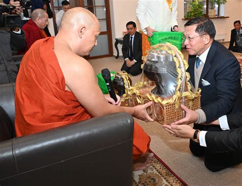 နိုင်ငံတော်စီမံအုပ်ချုပ်ရေးကောင်စီဥက္ကဋ္ဌ နိုင်ငံတော်ဝန်ကြီးချုပ် ဗိုလ်ချုပ်မှူးကြီး မင်းအောင်လ