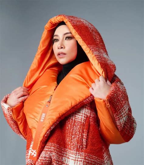 Lirik Lagu Ketika Cinta Bertasbih Melly Goeslaw