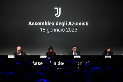 Juventus Deducted 15 Points For Plusvalenza Scandal Yahoo Sports