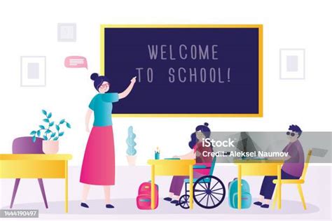 수업에 칠판을 쓰는 여성 교사 학교에 오신 것을 환영합니다 다른 장애를 가진 똑똑한 아이들은 학교에서 공부합니다 가구가 있는 교실 인테리어 수업 책상에서 학생들 장애에 대한