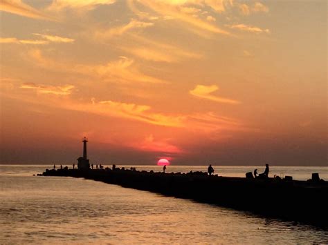 三国港 🌅 この時間は静穏、夕凪です。 たぶん今年最後の落陽🌅 落陽 夕焼け 日本の夕陽百選 三国港波止場 三国 三国湊 重要文化財三国港突堤 明治三大築港 三津七湊