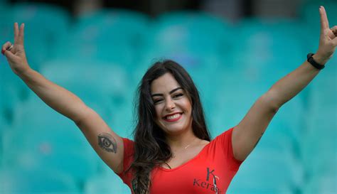 Foto Pesona Model Seksi Larissa Riquelme Di Copa America 2019 Foto