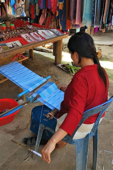 製作傳統服裝的婦女傳統製作泰國 照片背景圖桌布圖片免費下載 Pngtree