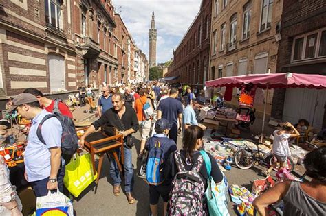 法国里尔跳蚤市场热闹开市（组图）