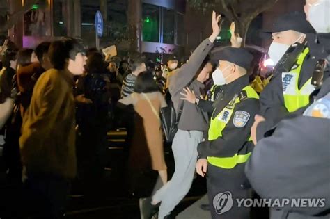 시진핑 모교 칭화대서도…수백명 코로나19 봉쇄 항의 시위 나무뉴스