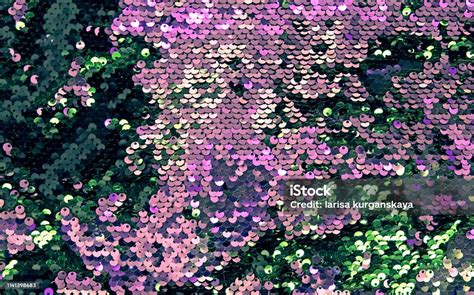 금속 반짝이는 장식 조각 배경 패션 드레스의 라운드 스 팽 글 1980 1989 년에 대한 스톡 사진 및 기타 이미지 1980 1989 년 걸레 금속 Istock