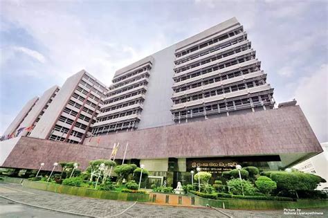 Sri Lanka Economy To Shrink Over 8 Pct In 2022 Inflation May Peak
