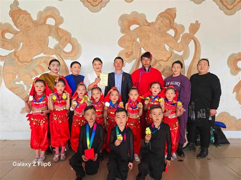 Мэндбаяр МУГЖ Ц Алтанцэцэгийн нэрэмжит аймгийн хаврын баяр уралдаанд ангийн бяцхан сурагчид