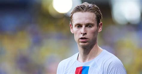 Barcelona And Frenkie De Jong Have Just Given Manchester United A Reason To Go Back In For Him