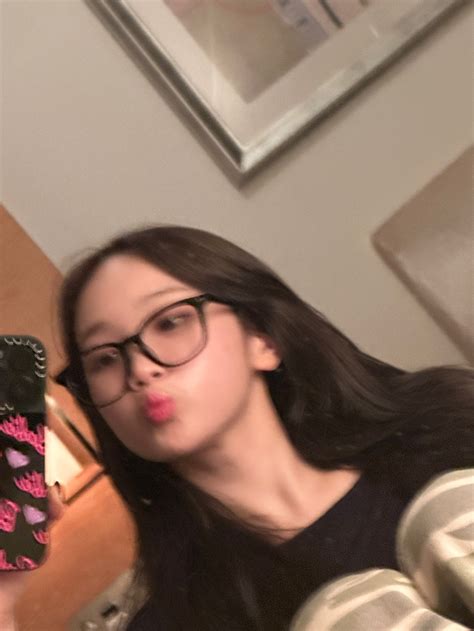 Le Sserafim Community Post 피어나 놀아줘서 고마워유 잘자요 Kim Chaewon