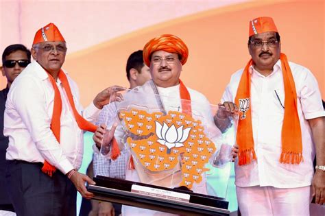 Jp Nadda ಗುಜರಾತ್‌ ಅಖಾಡಕ್ಕಿಳಿದ ಬಿಜೆಪಿ ಭರ್ಜರಿ ರೋಡ್‌ ಶೋ ನಡೆಸಿದ ಜೆಪಿ ನಡ್ಡಾ