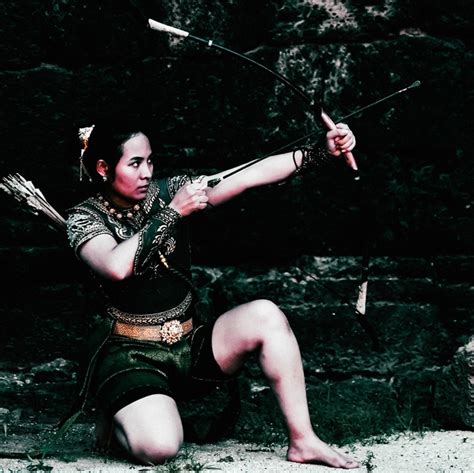 ស្អាតប្លែក រូបប៉ុន្មានសន្លឹក ក្នុងឈុតមេទ័ពស្រី មើលទៅ ស្រួង ភាវី មានអំណាចណាស់ Khmerload