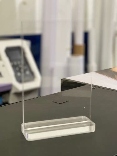 Hablador Exhibidor Con Base En Acrílico Cuarto De Carta Cuotas sin