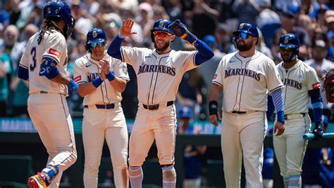 Seattle Mariners Moves Rookie Rhp Gets The Call Hahn Dfad