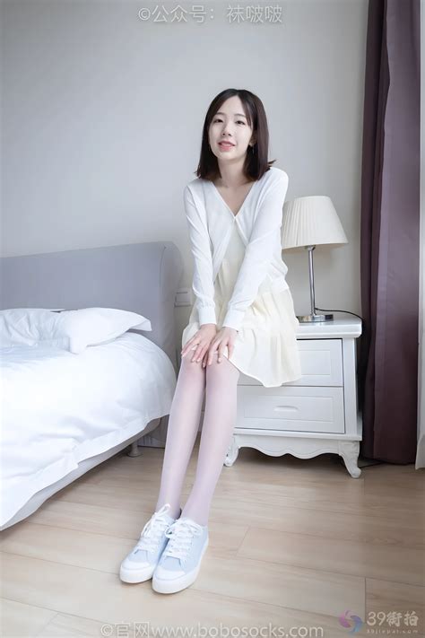 小甜豆 帆布鞋、薄白丝mf00839 麻豆街拍