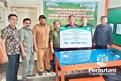 Perhutani Perhutani Malang Serahkan Dana Sharing Rp 159 Juta Kepada