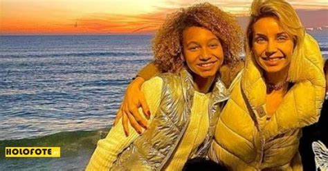 Filha de Luciana Abreu brilha no palco Não consigo conter as lágrimas