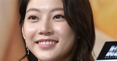 포토 공승연 아찔한 어깨 노출