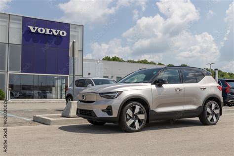 Volvo Xc40 Recharge Twin Awd Display At A Dealership Volvo Offers The
