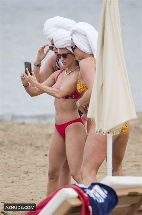 ashley roberts sexy in an incredible svelte physique in her striking
