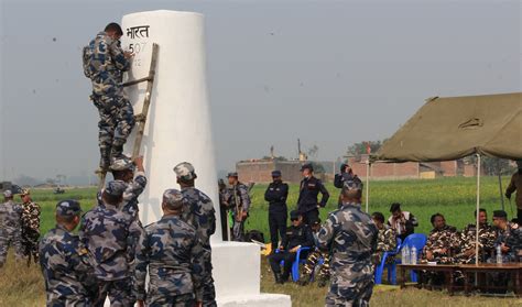 पश्चिम नवलपरासी क्षेत्रमा पर्ने सीमा स्तम्भहरूको रङ्गरोगन Ekarmachari
