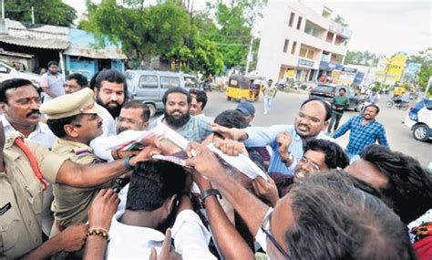 20 Hurt As Congress Bjp Workers Clash In Hanamkonda