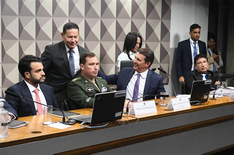 Senador Hamilton Mourão Visita Ex Ajudante De Ordens De Bolsonaro Na