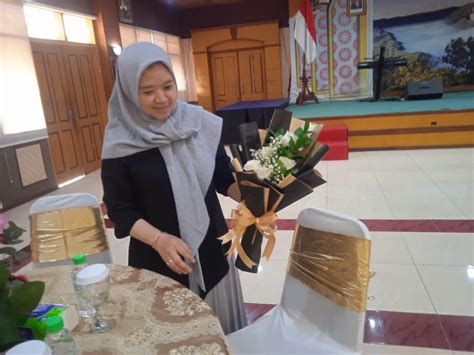 Felicity Esme Pinus Florist