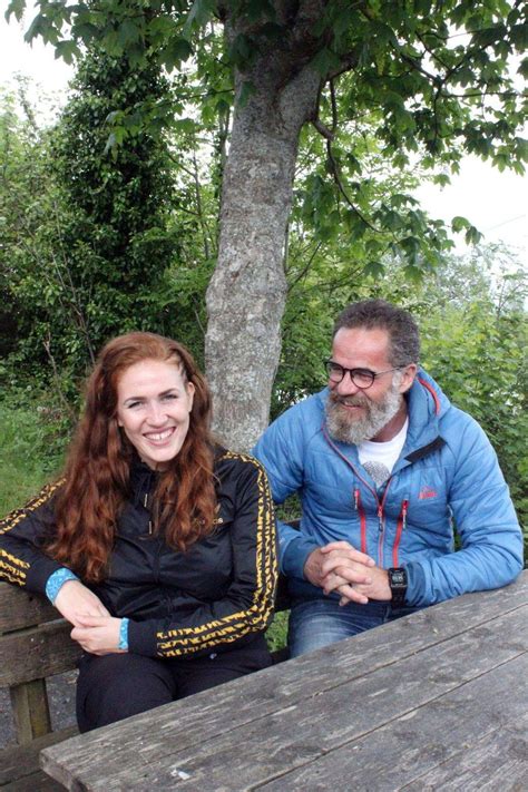 Far Og Dotter Stokke I Tøffe Roller Bomlo Nyttno