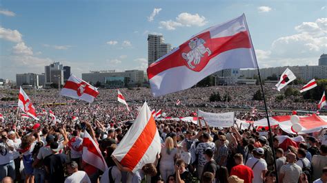 Belarus Protests Eclipse Rally In Defense Of Defiant Leader The New