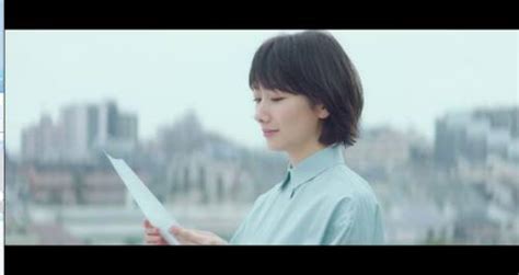 大同生命cmの女優は誰？屋上で社長に手紙を読む女性は波瑠！ Cmコマーシャル Jp