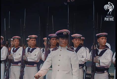 1935年溥仪受邀访日，为何他全程却如坐针毡，毫无笑容？日本东京访问