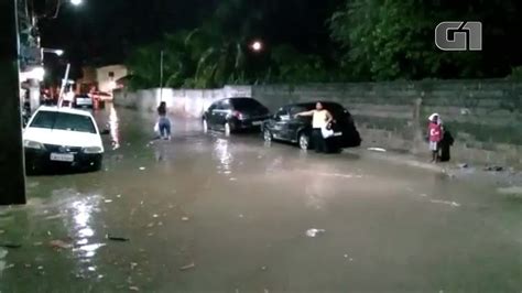 Chuva causa alagamentos queda de árvores e deixa cidades em alerta e observação no interior do